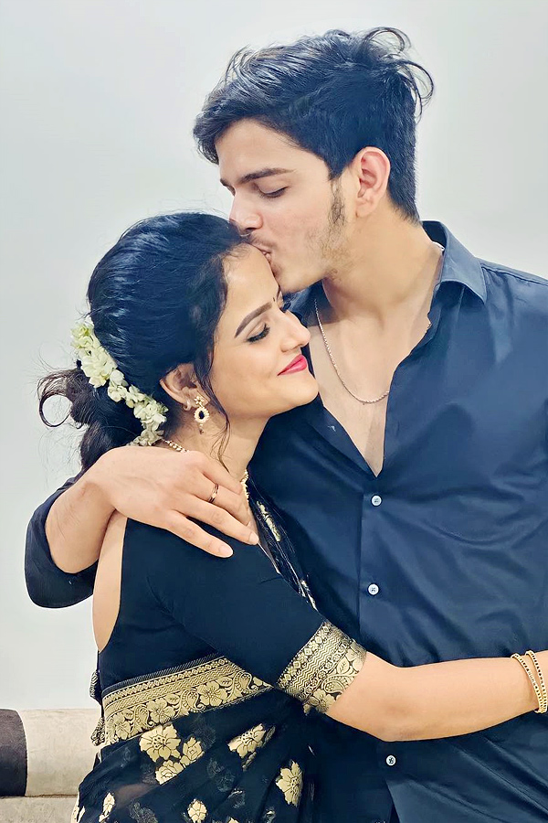 Baby Actress Vaishnavi Chaitanya's Brother Photos - Sakshi